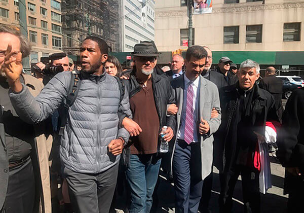 Amigos resist ICE order to deport TT ‘bad hombre’ – Caribbean Life