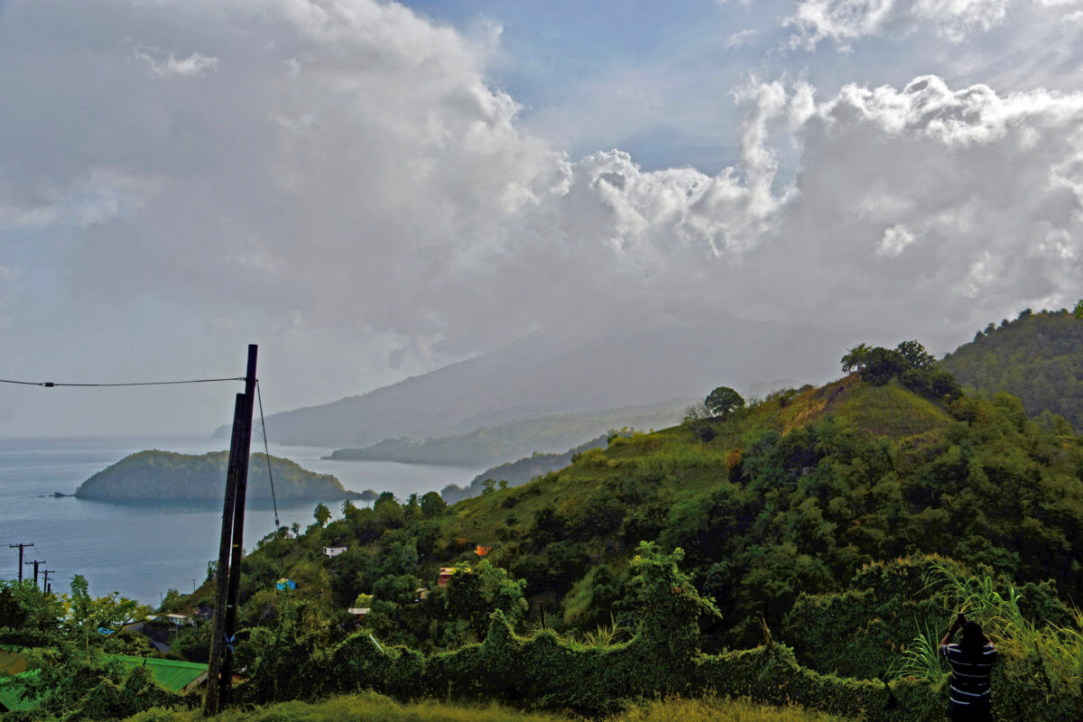 Explosive eruption rocks volcano on Caribbean’s St. Vincent – Caribbean ...