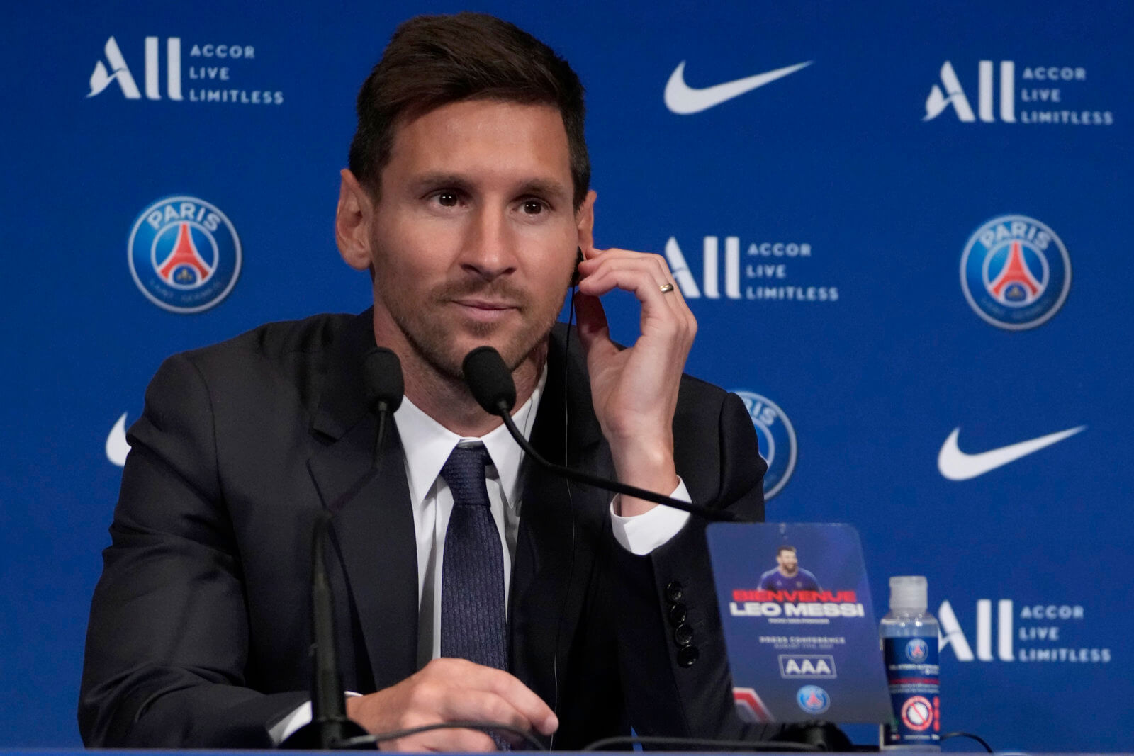 Lionel Messi officially signs with PSG – Caribbean Life