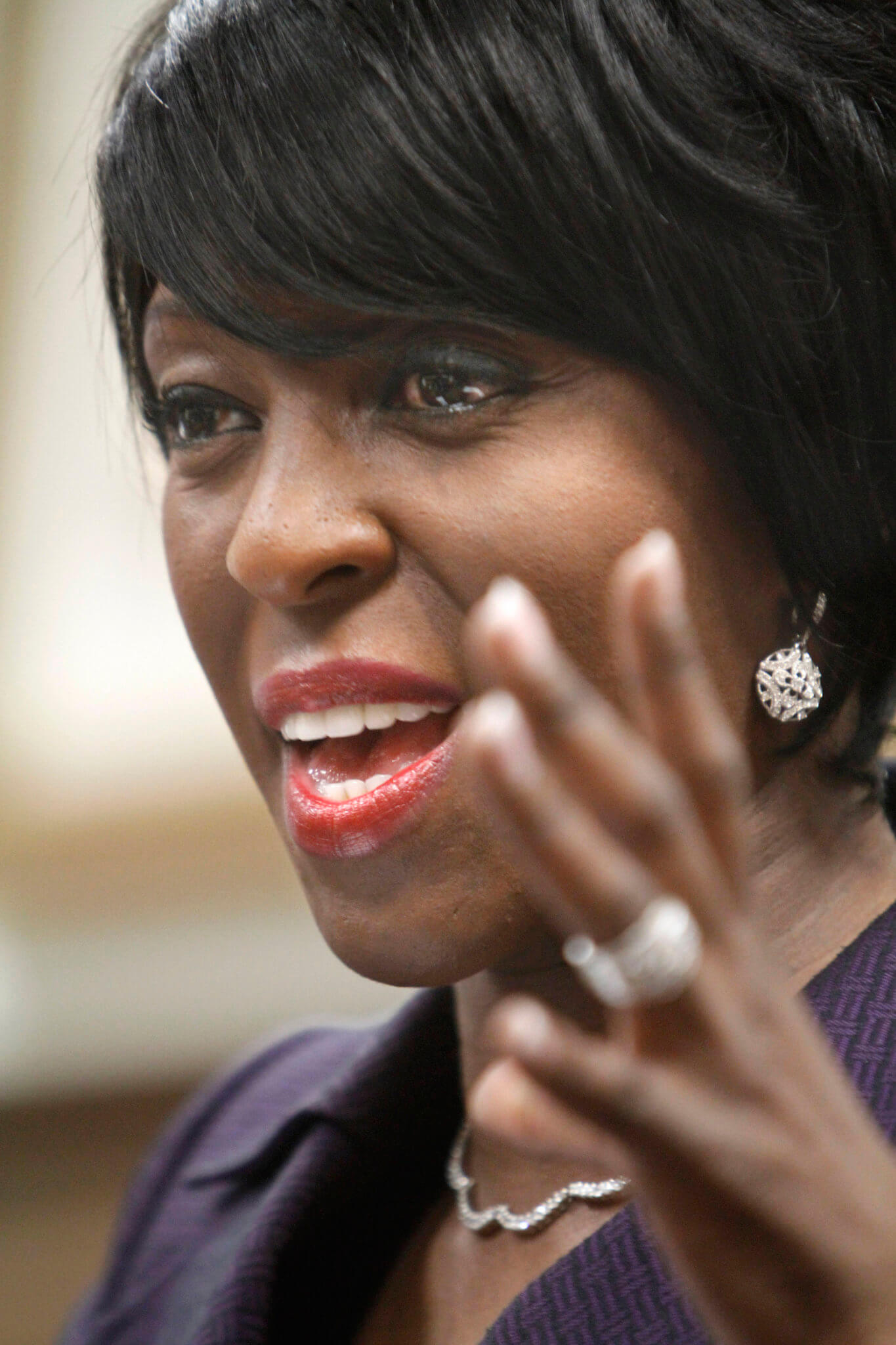 Cheryl Wills salutes 25 legendary Gospel queens in her latest book ...