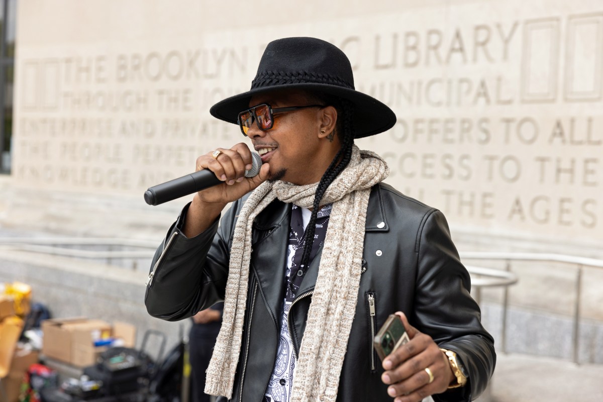 DR singer Edgar Suarez headlines Older Adults Fair at BPL – Caribbean Life