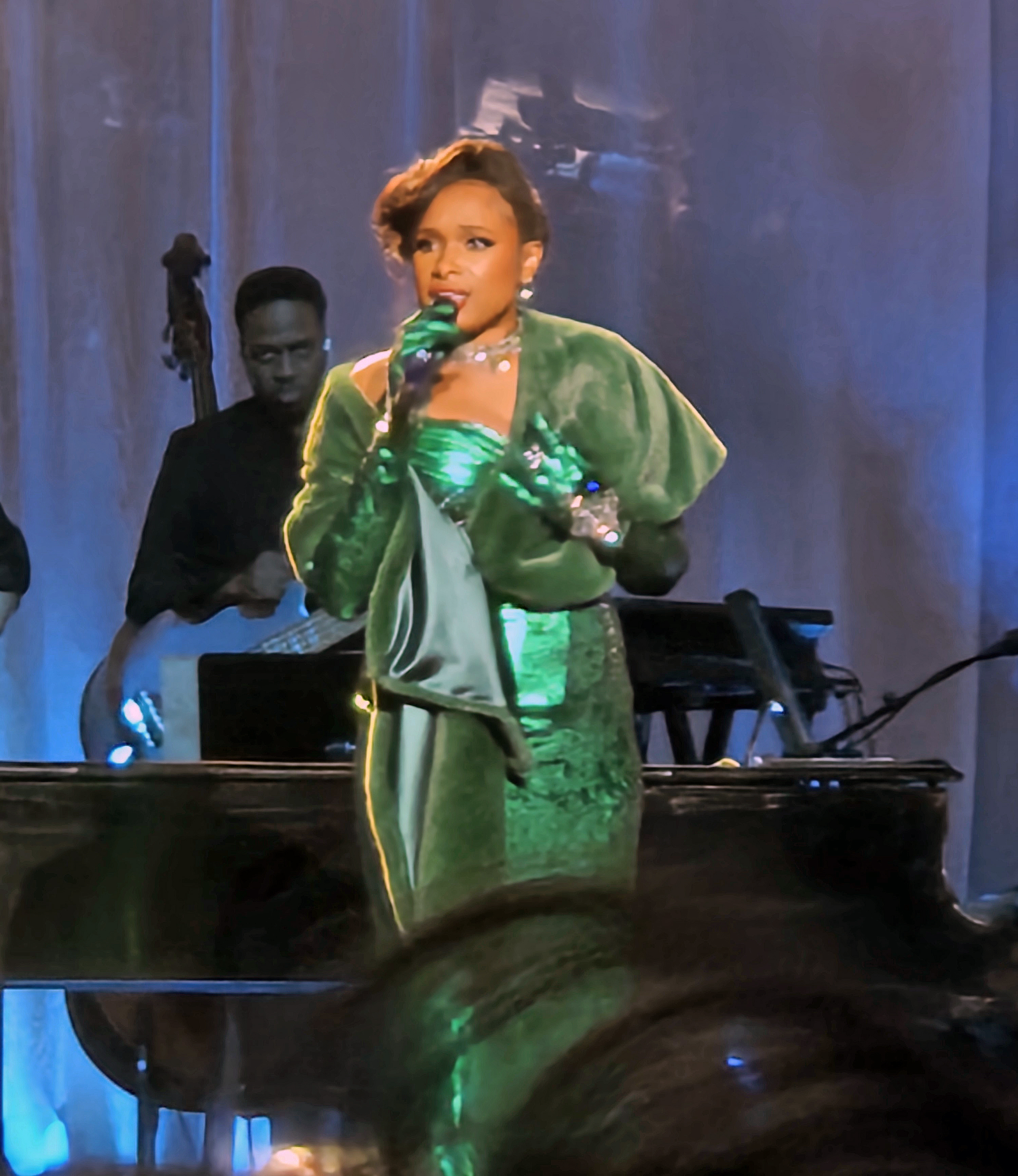 Jennifer Hudson shines at Christmas concert to share Christmas album ...